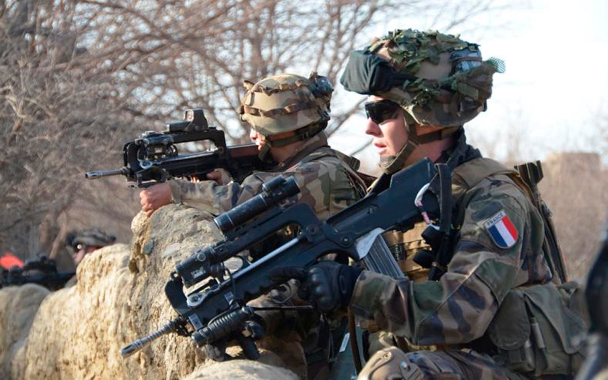 Fusil FAMAS, protagonista de la "otra" Revolución Francesa - Armas ...